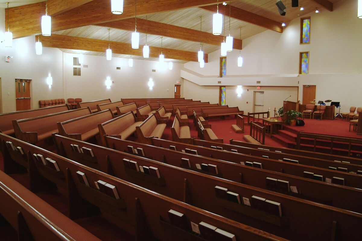 How Much Does A Church Pew Cost? | Kivett's Fine Church Furniture